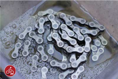 How to Clean A Bike Chain For a Smooth Ride - OutdoorxSports